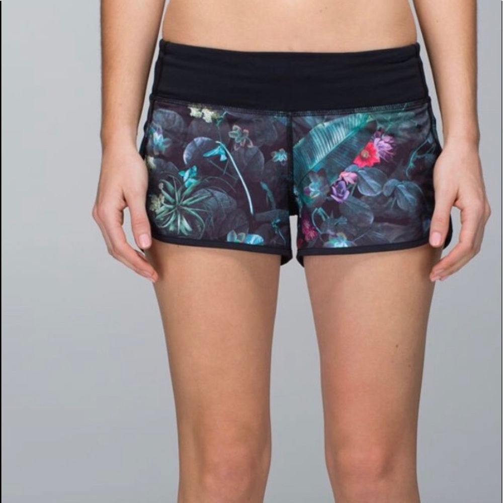 Lululemon Speed Shorts Curious Jungle Pattern - Gem